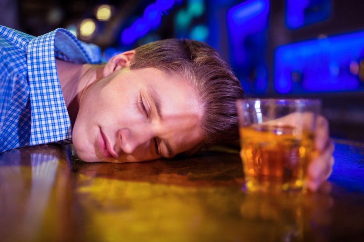 Dit is waarom alcohol en gokken niet samen gaan | Nieuws